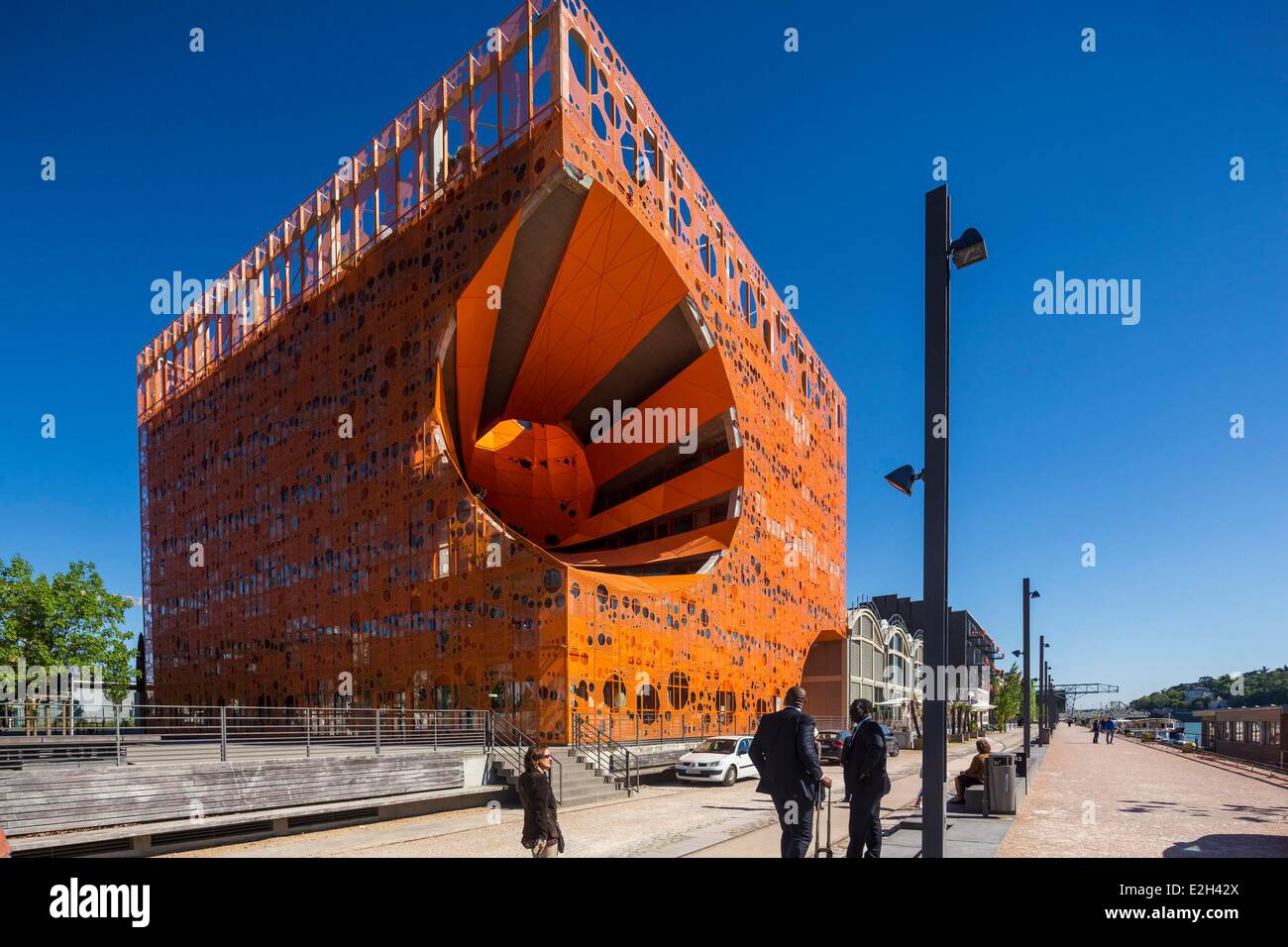 Le cube orange lyon Banque de photographies et d’images à haute ...
