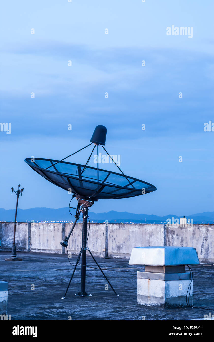Sky satellite dish Banque de photographies et d’images à haute ...