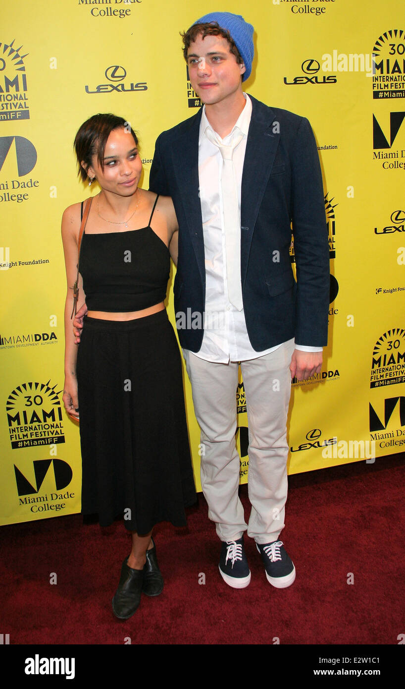 Zoe kravitz and douglas smith Banque de photographies et d’images à ...