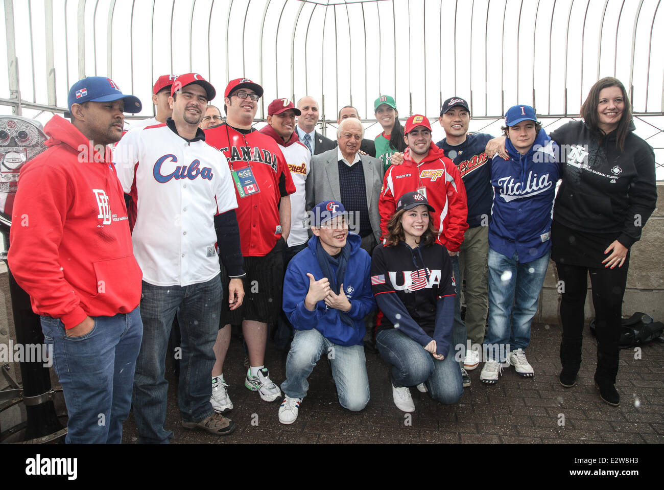 Légende de baseball World Baseball Classic et l'Ambassadeur Tommy ...