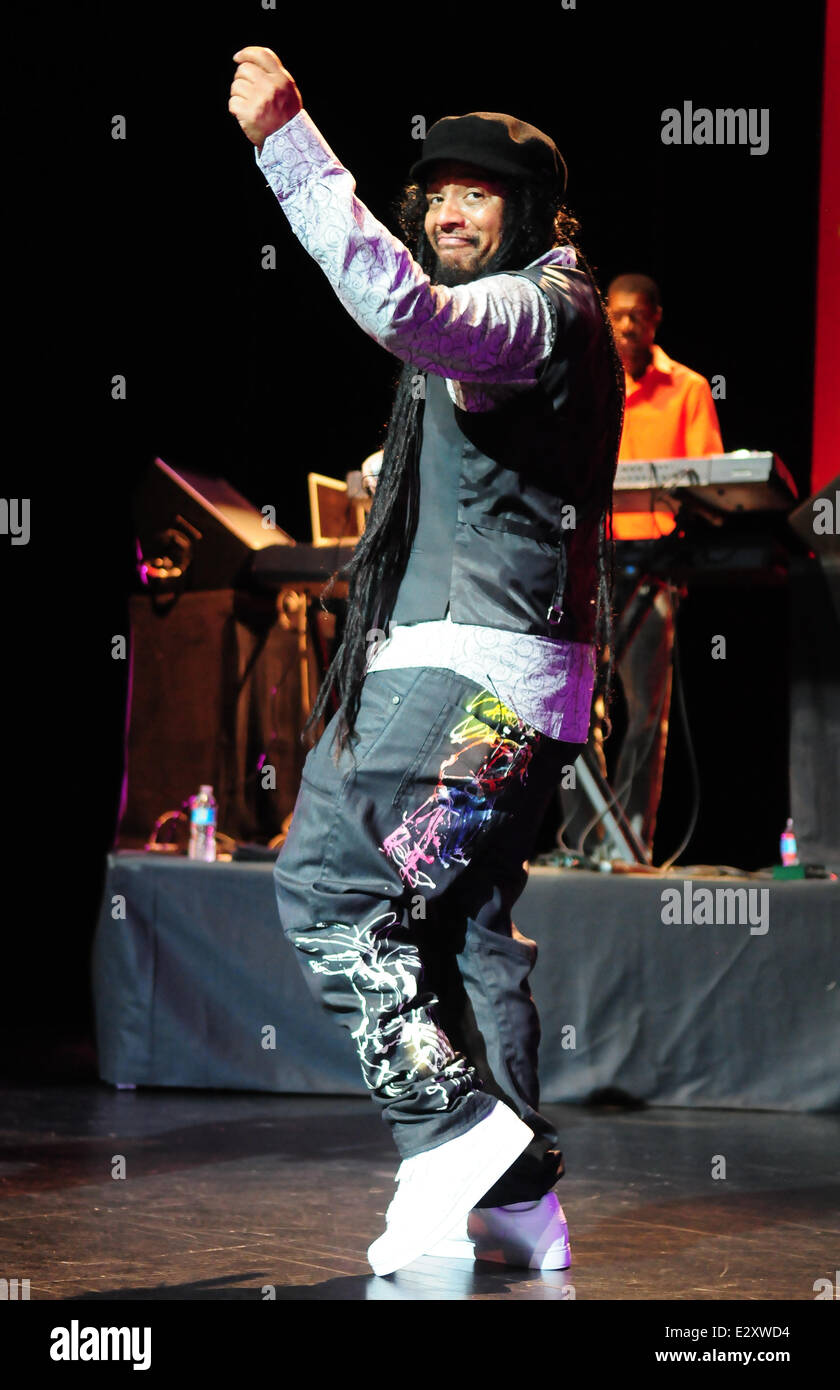 Chanteur Reggae Maxi Priest effectue live au Centre Culturel Miramar ...