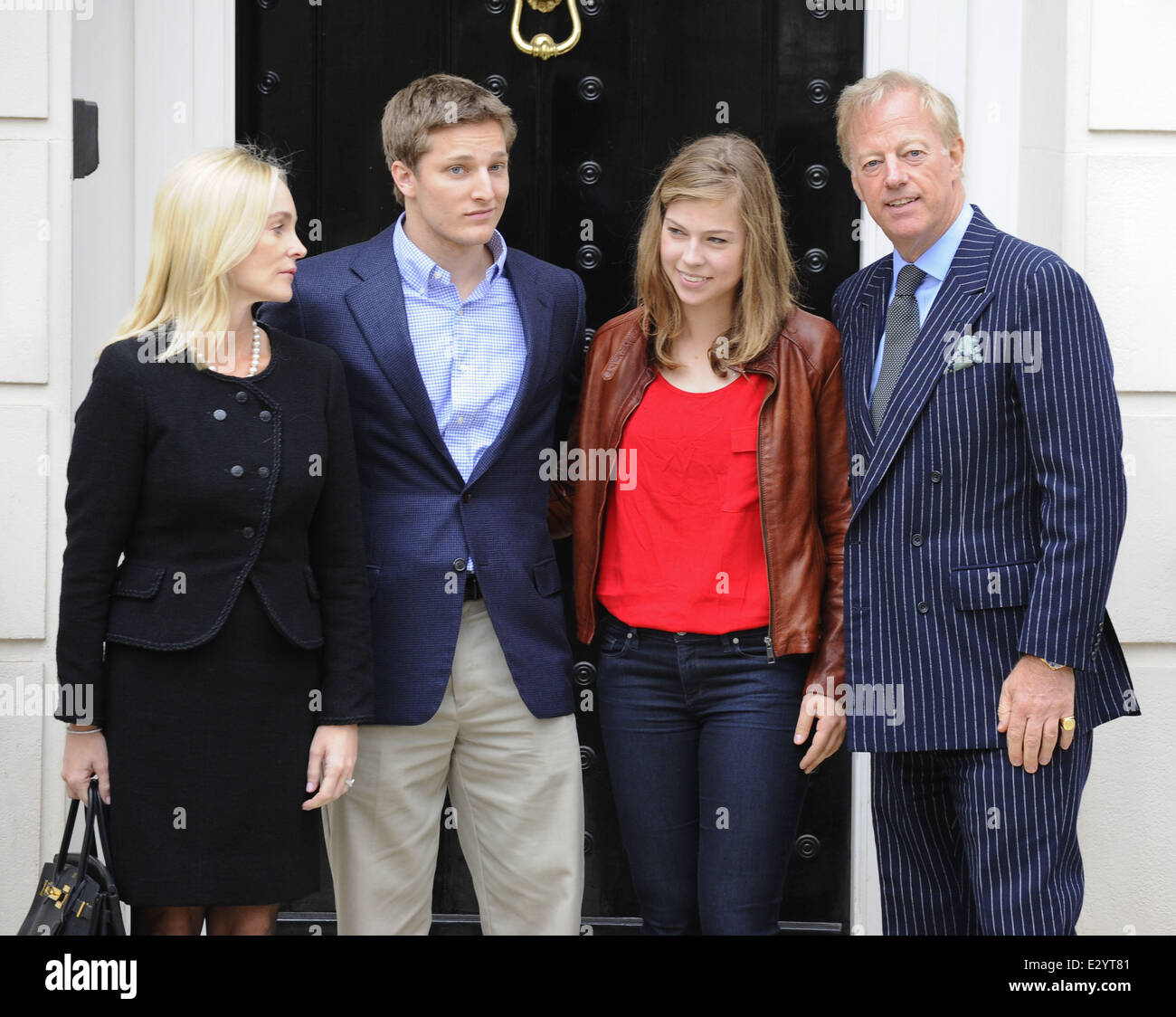 Sir Mark Thatcher avec sa femme Sarah-Jane et enfants Michael et Amanda ...