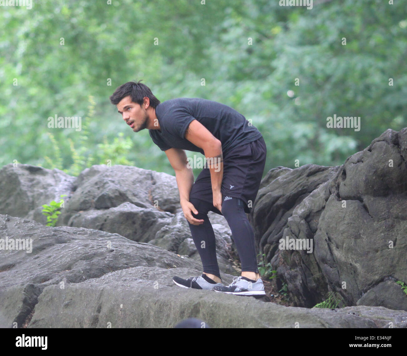 Taylor Lautner éblouit ses fans battant de roche en roche sur le ...