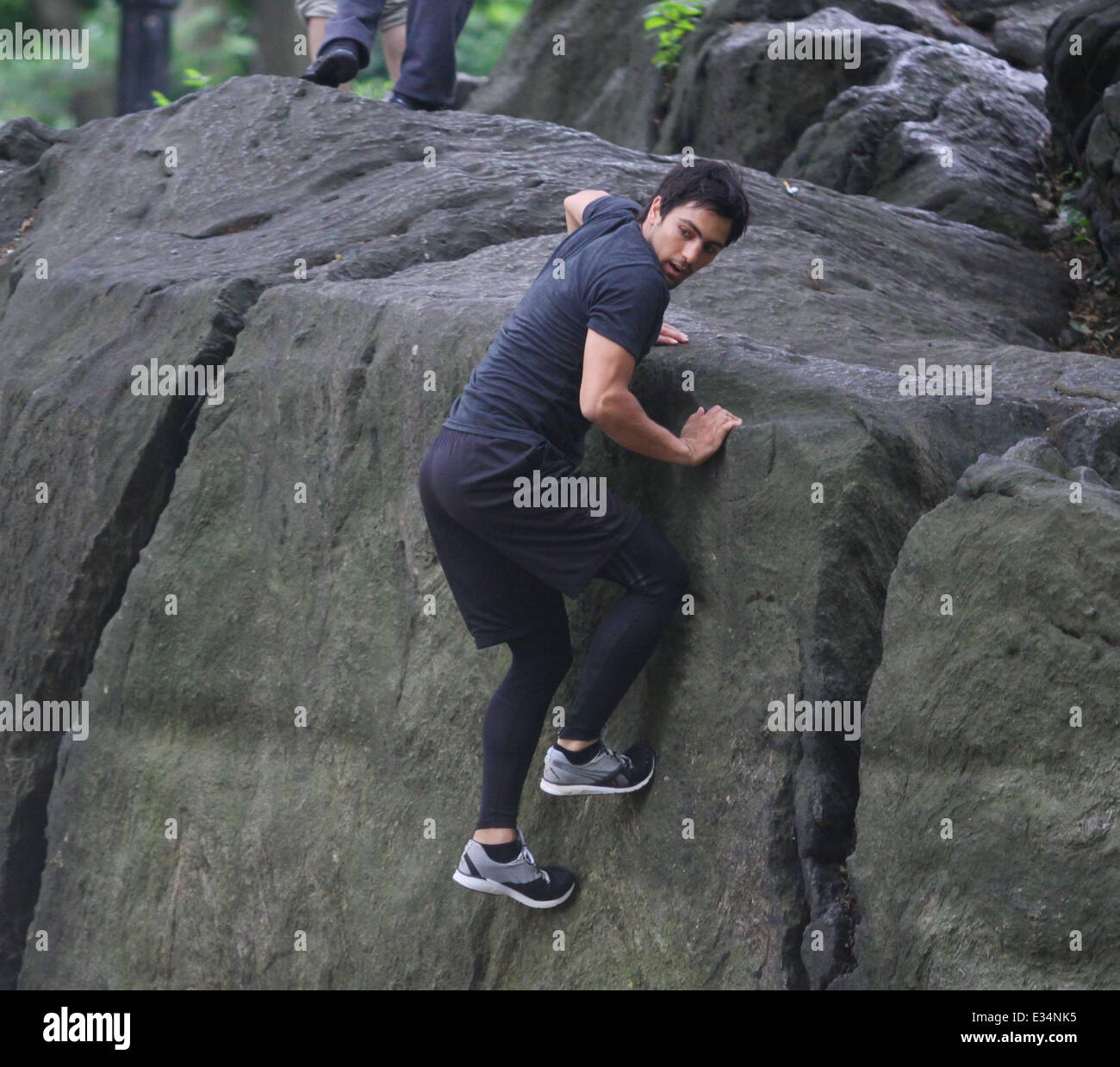Taylor Lautner éblouit ses fans battant de roche en roche sur le ...