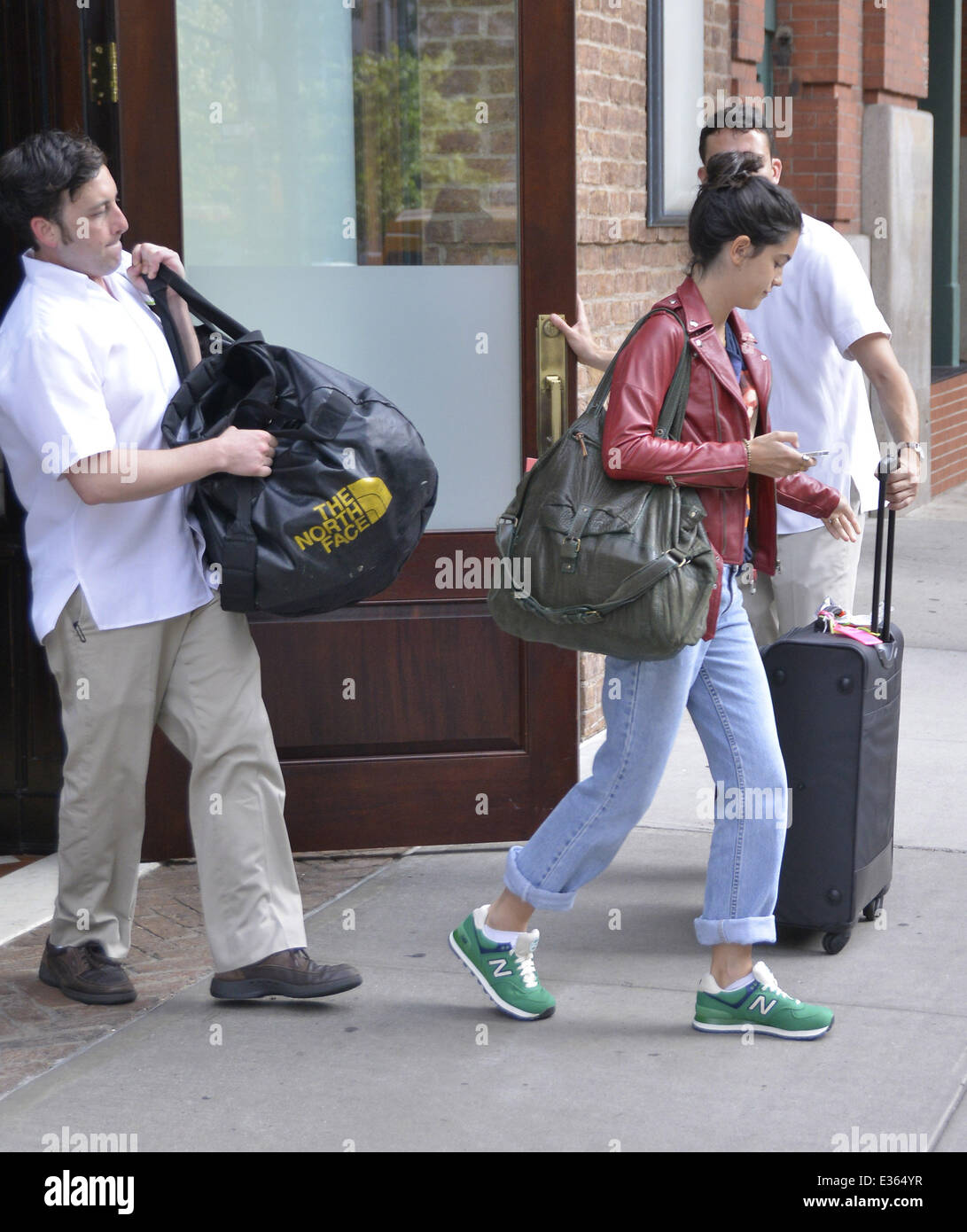 Vincent Lindon et sa fille Suzanne Lindon quittent leur hôtel à ...