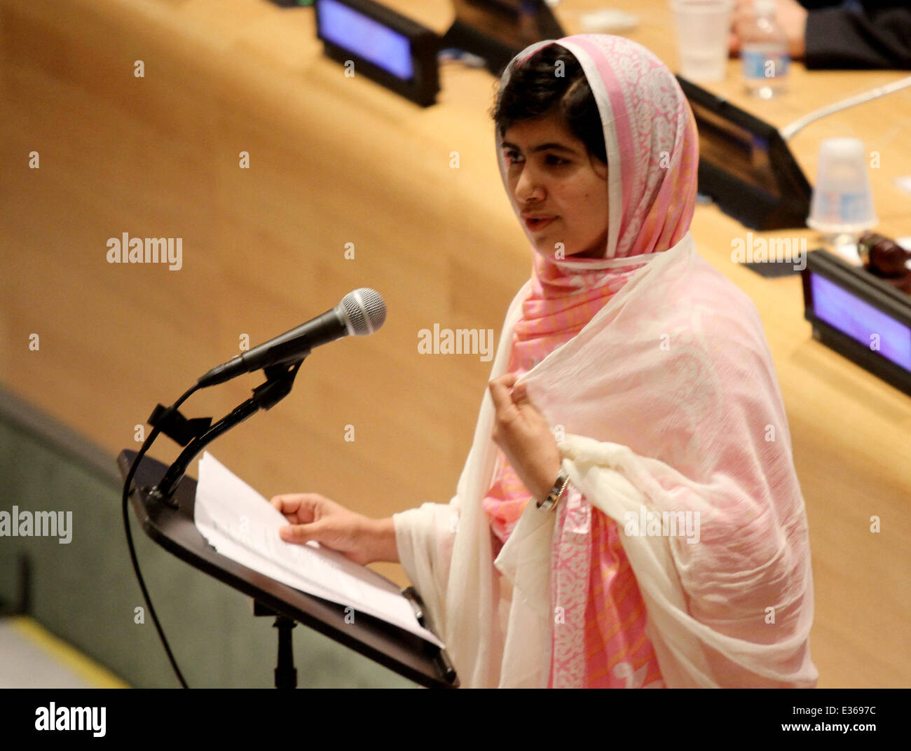 Malala Yousafzai, la 16 ans, défenseur de l'éducation des filles qui a ...