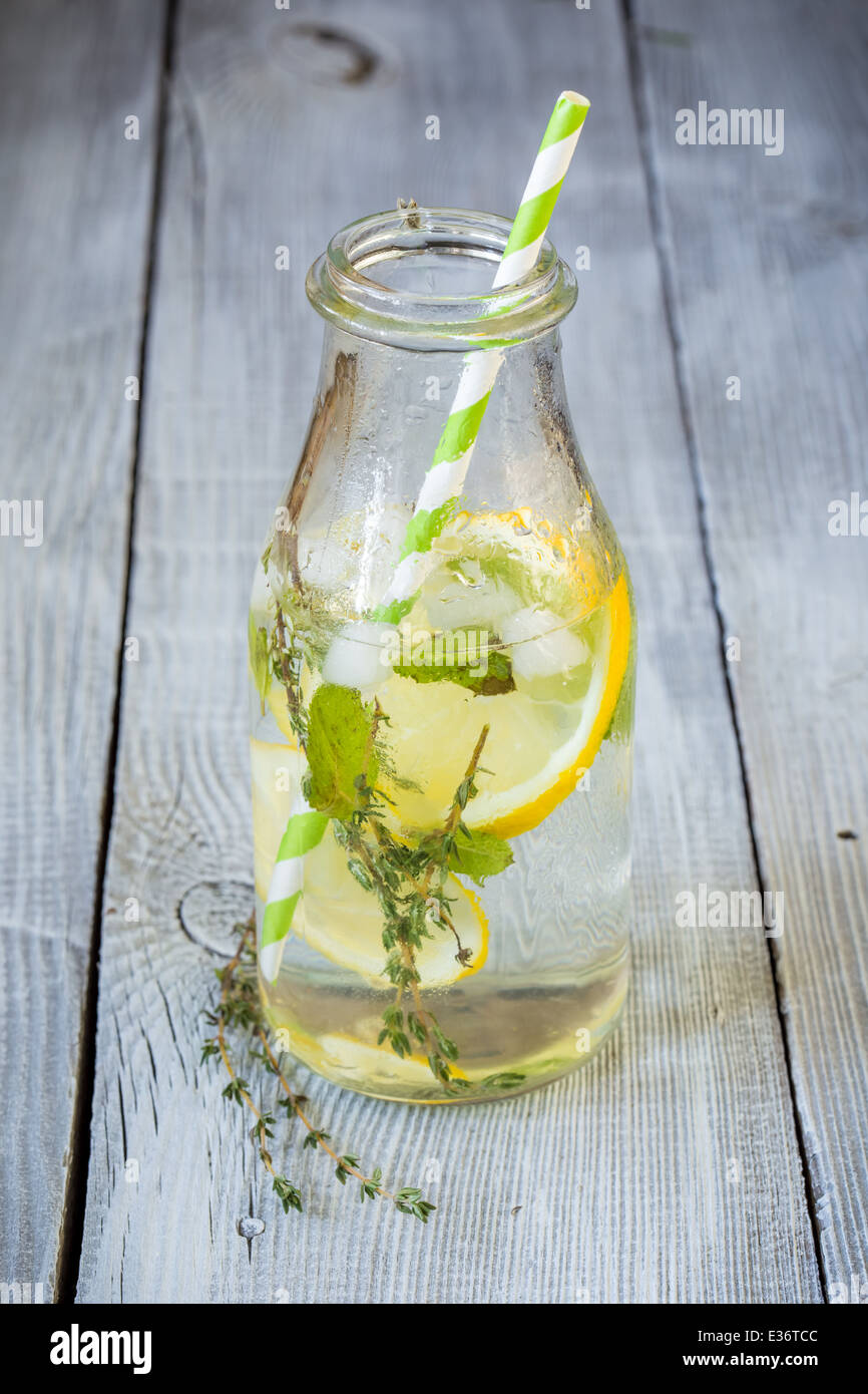 Bouteille de limonade Banque de photographies et d’images à haute ...