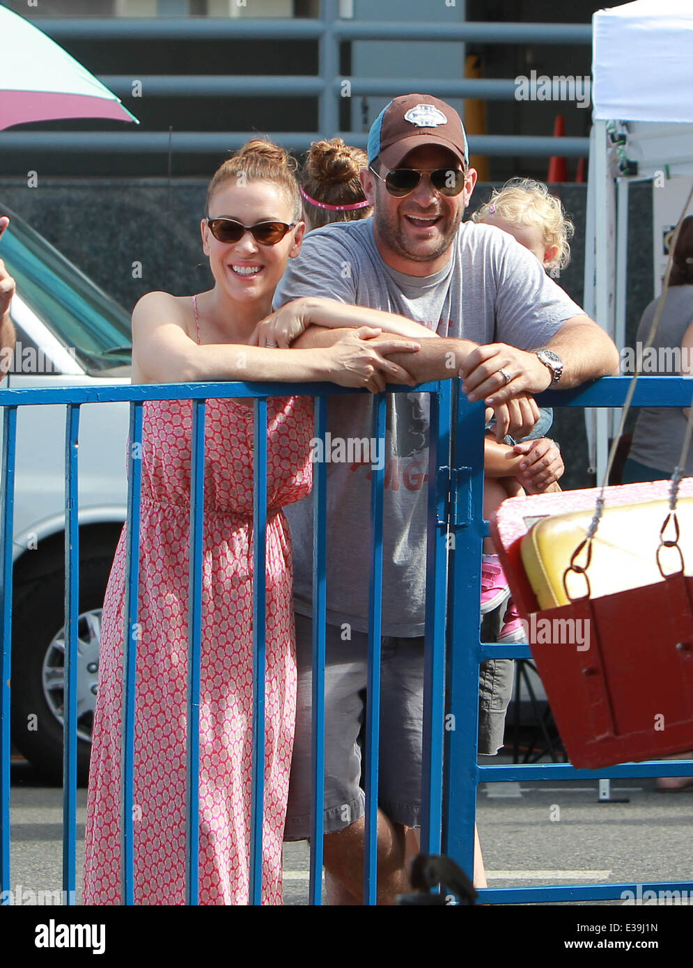 L'actrice alyssa milano avec son mari Banque de photographies et d ...