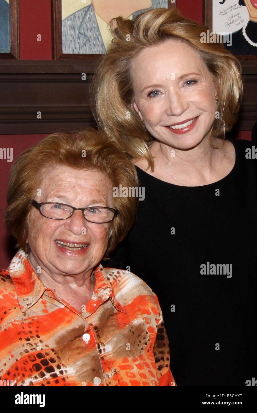 Pour le prochain appel de photo jouer devenir Dr. Ruth, tenue à Sardi's ...