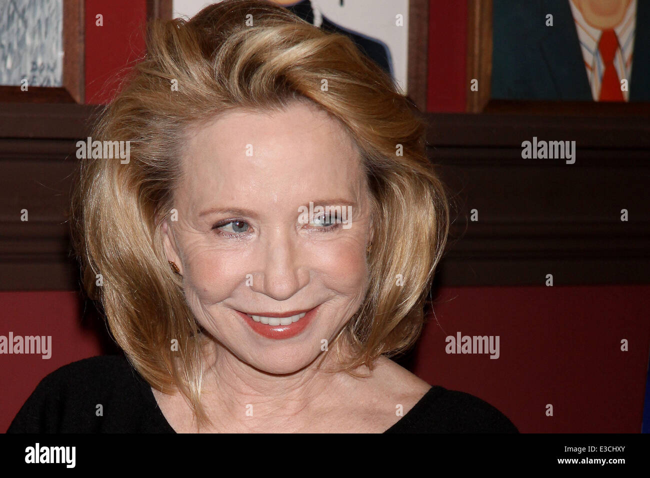 Pour le prochain appel de photo jouer devenir Dr. Ruth, tenue à Sardi's ...