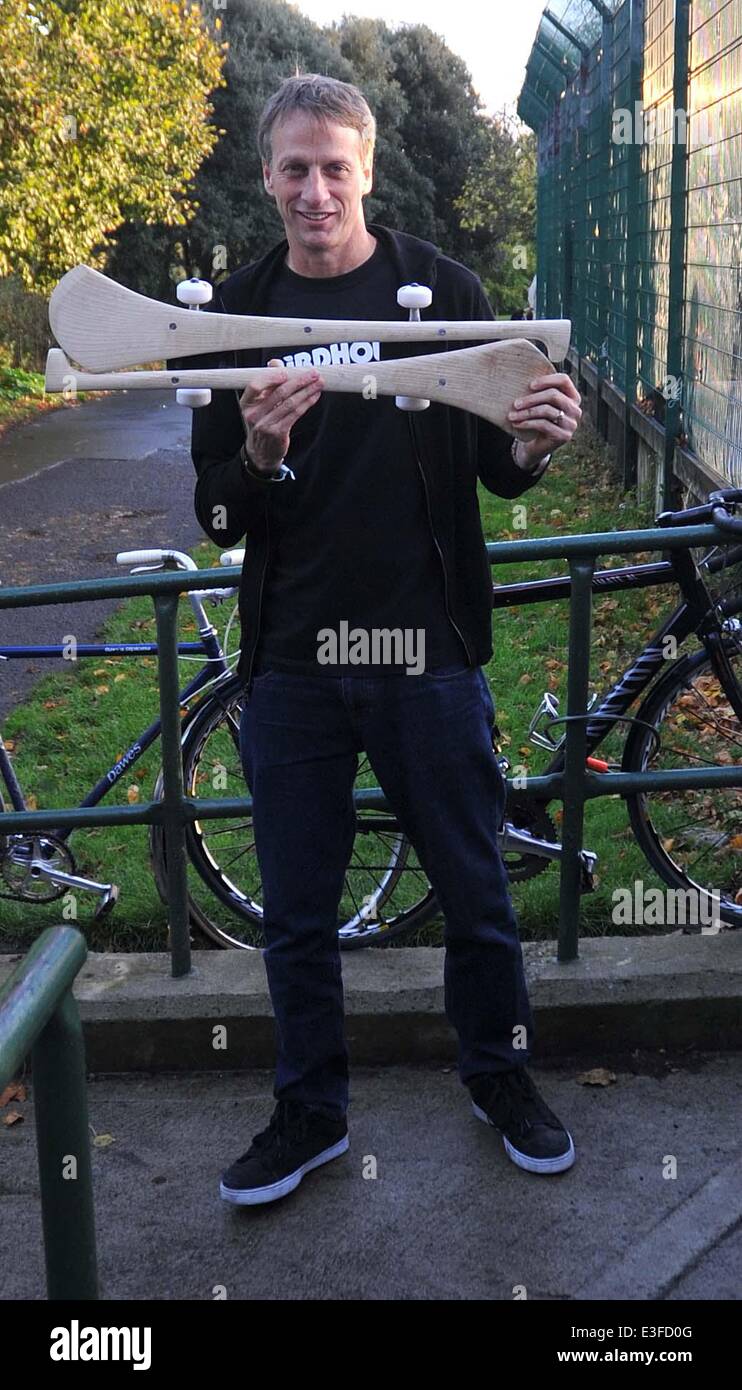 Skateur professionnel et acteur américain Tony Hawk réunion fans à ...