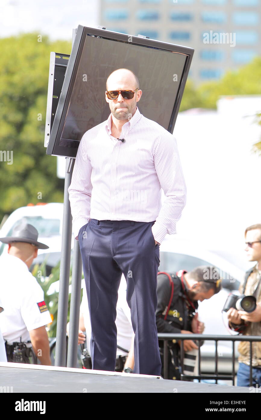 Jason Statham vu à Universal Studios, où il a été interrogé par Mario ...