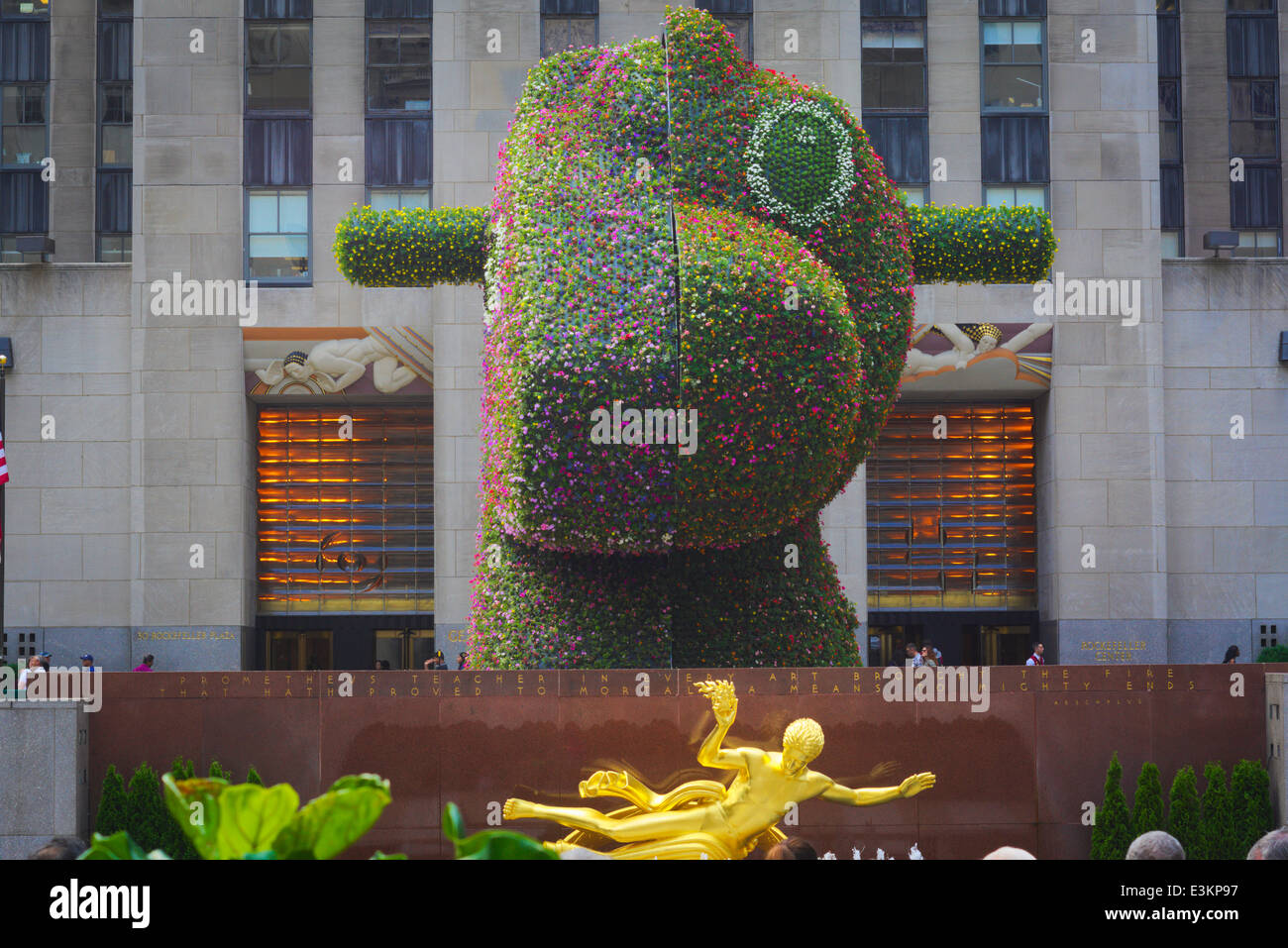 Jeff Koons sculpture 'Split-Rocker' est préparé pour ses débuts dans la ...