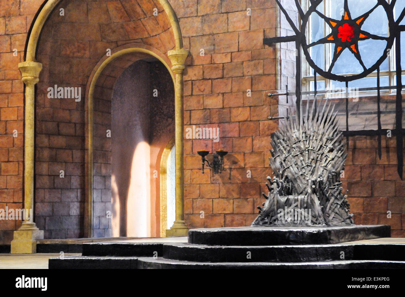 Trône de fer dans la salle du trône de la Grande Salle, King's Landing ...