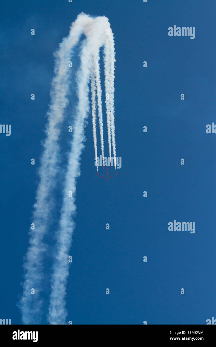 Les flèches rouges les avions à réaction de la RAF aerobatic display ...