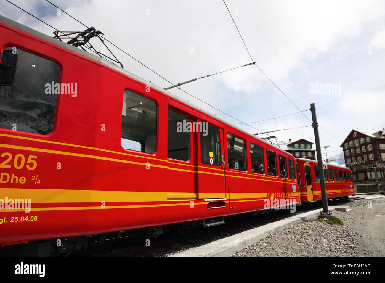 Train rouge Banque de photographies et d’images à haute résolution - Alamy