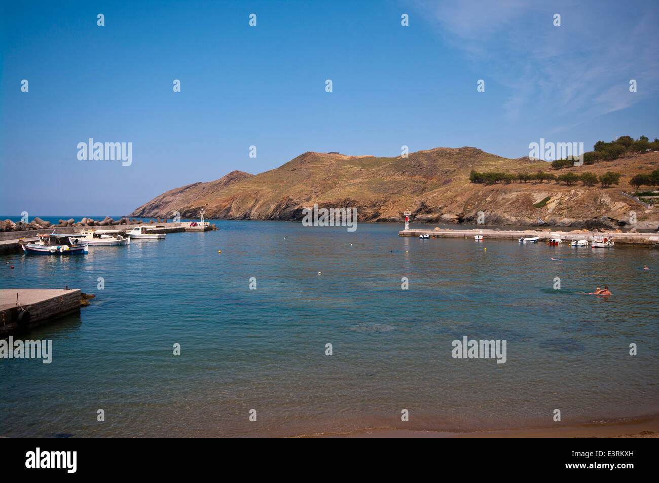 Panormo harbour panormos crete Banque de photographies et d’images à ...