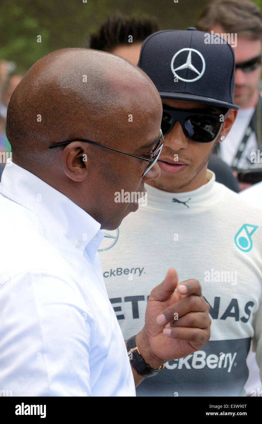 Lewis Hamilton avec son père Anthony Hamilton. Pilote de F1 Mercedes ...