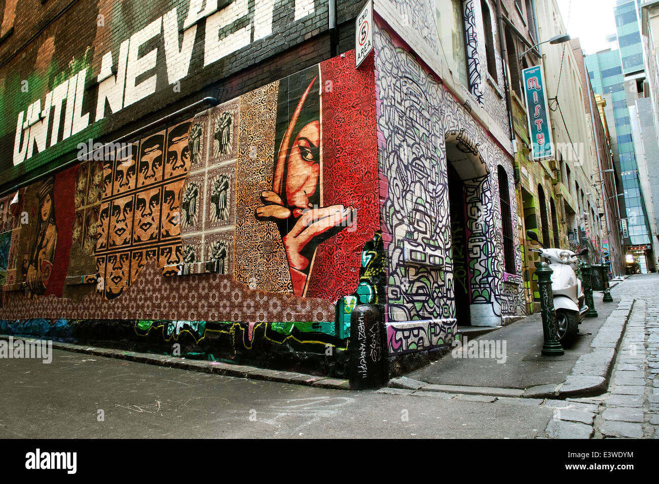 Ville avec des graffitis Banque de photographies et d’images à haute ...