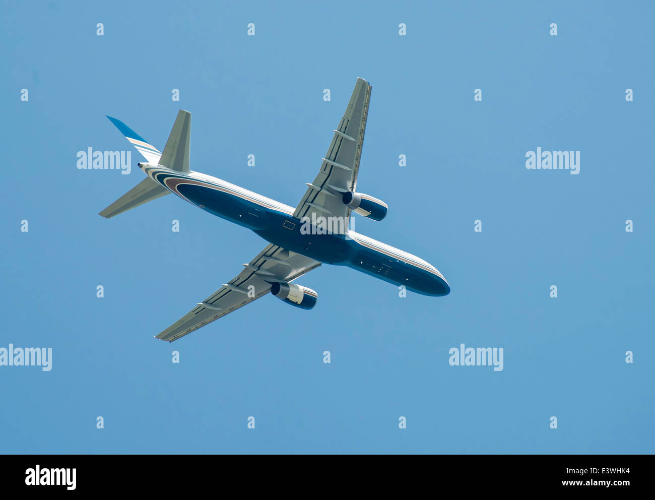 Avion bleu et blanc Banque de photographies et d’images à haute ...