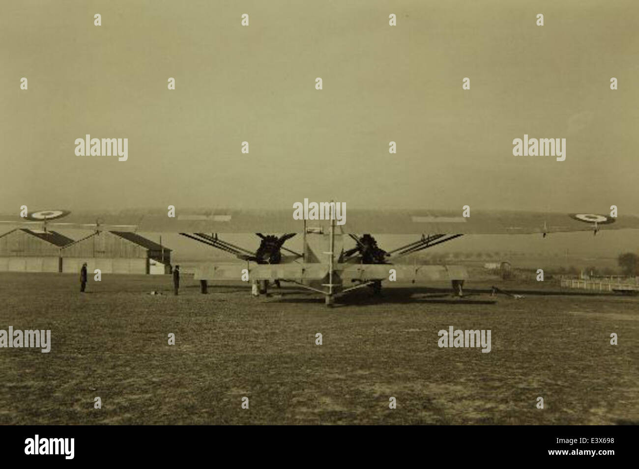 Le Farman F-220 était un avion de transport bimoteur français développé ...