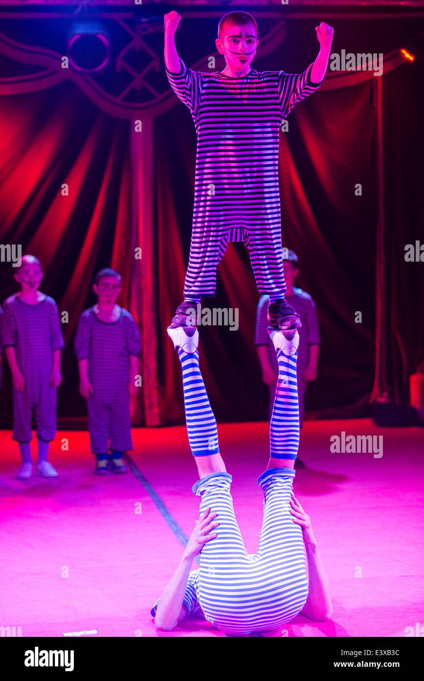 Enfants de cirque scolaire Banque de photographies et d’images à haute ...