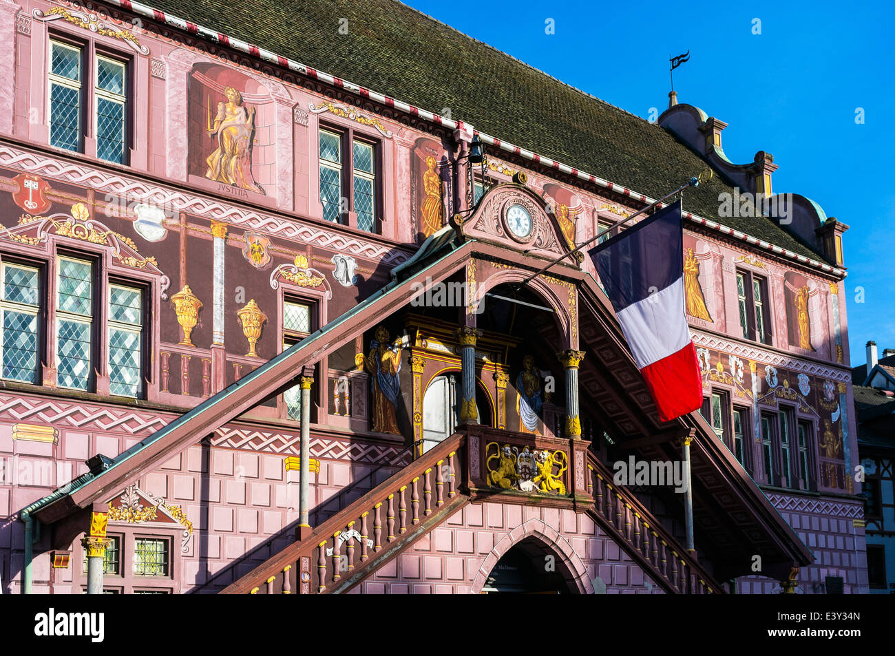 Mairie alsacienne avec drapeau Banque de photographies et d’images à ...