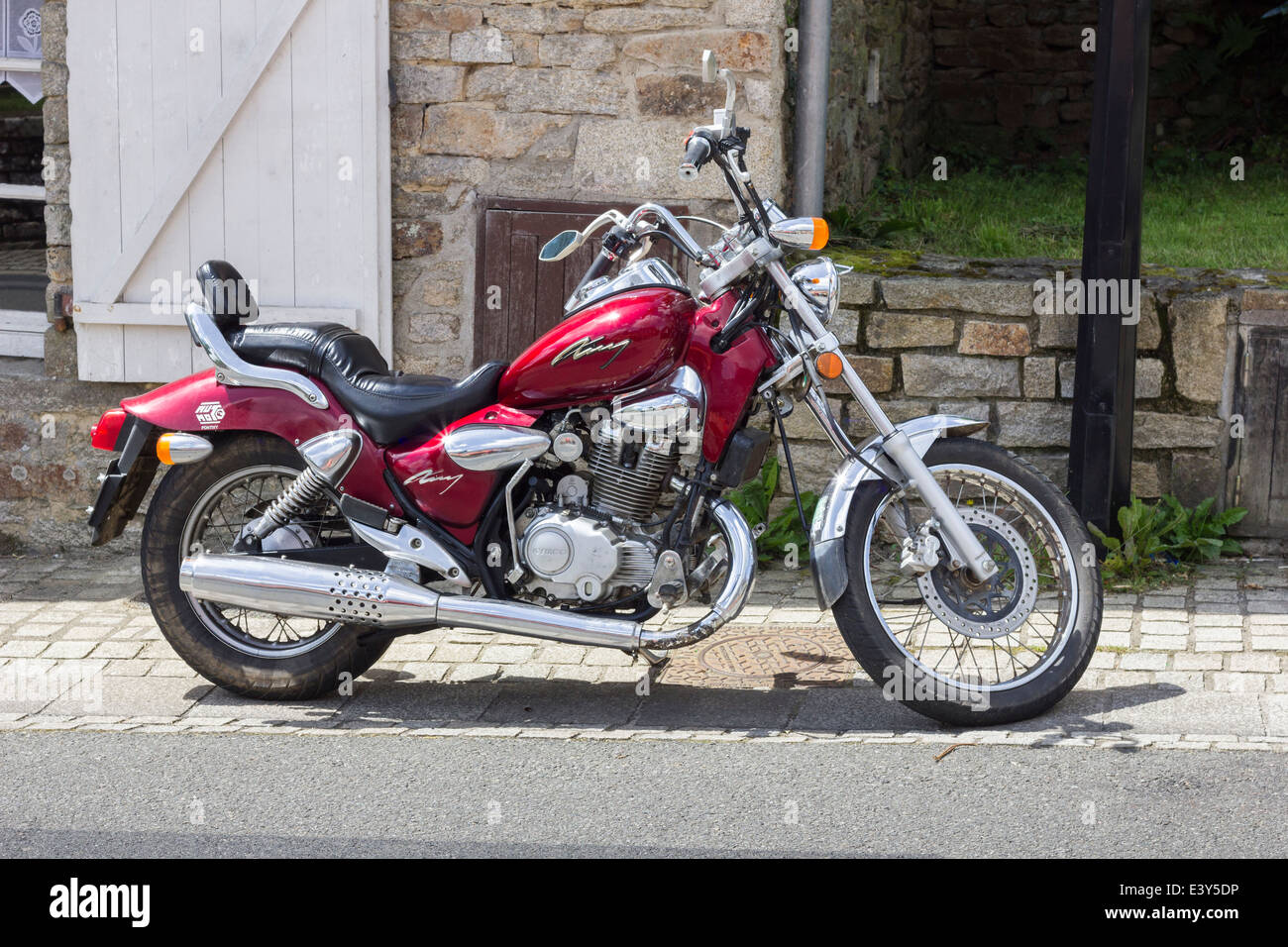 Moto rouge Banque de photographies et d’images à haute résolution - Alamy