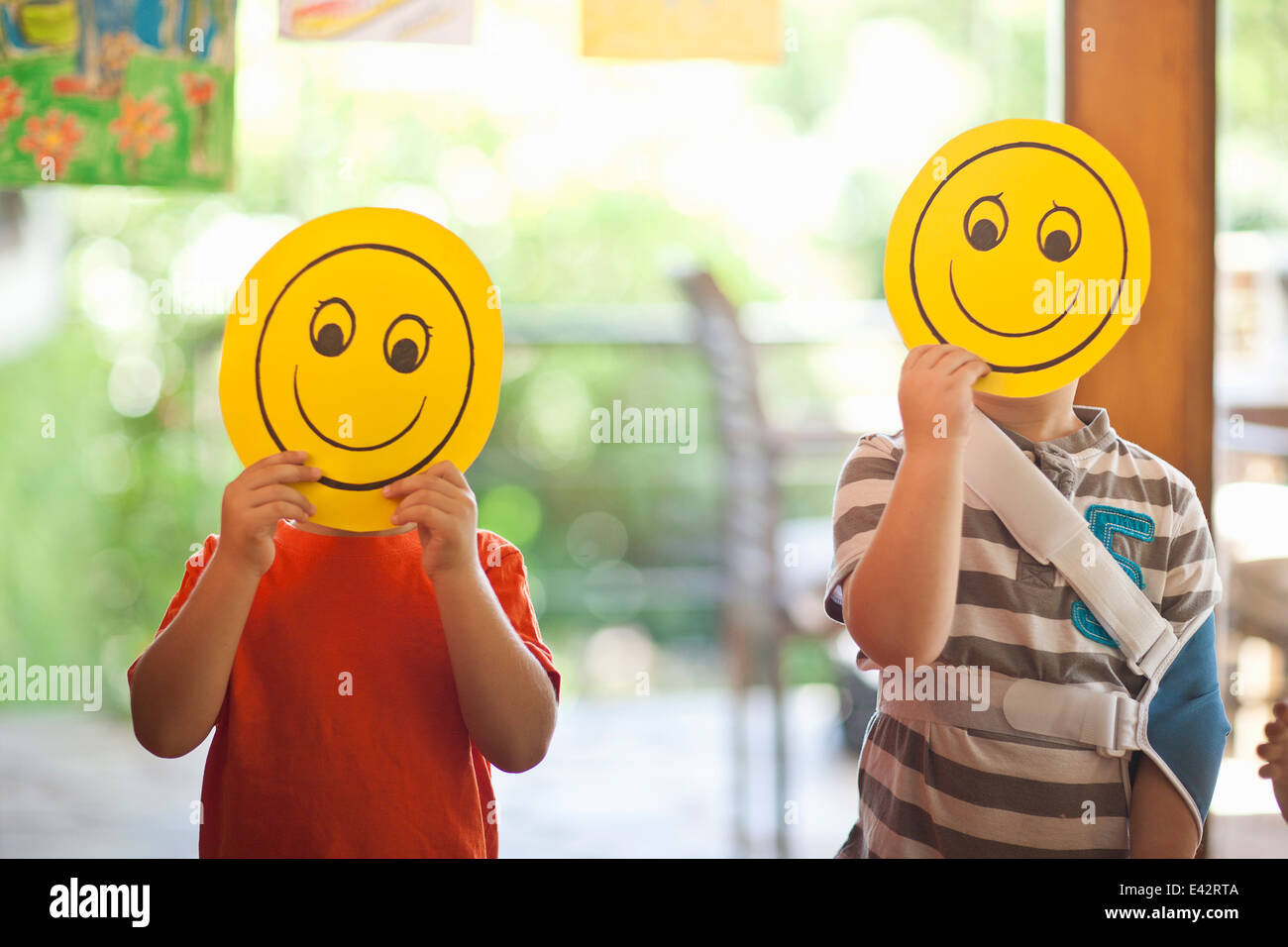 Smiley avec masque facial Banque de photographies et d’images à haute ...