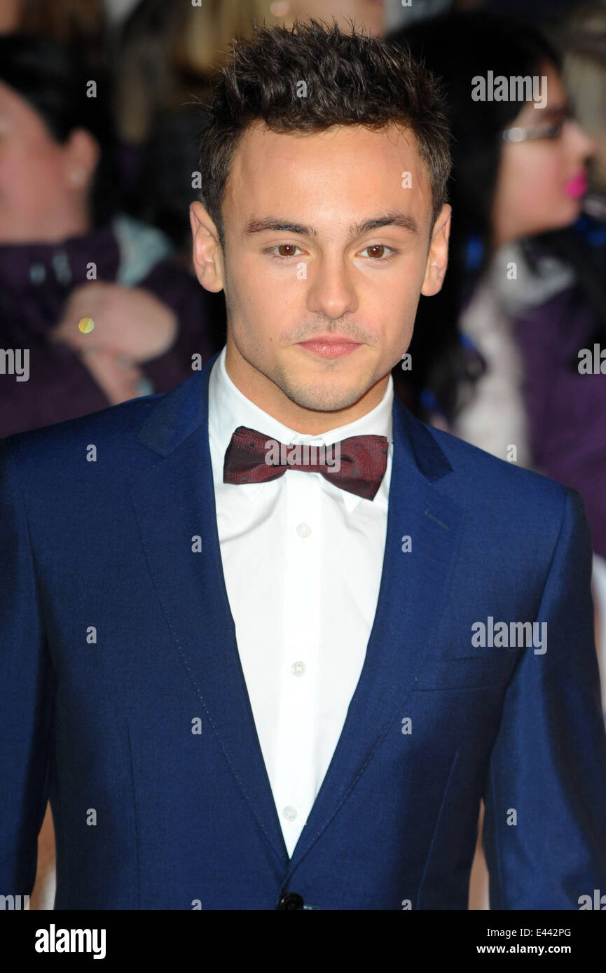 Tom daley arrivant 2014 national television awards o2 arena Banque de ...
