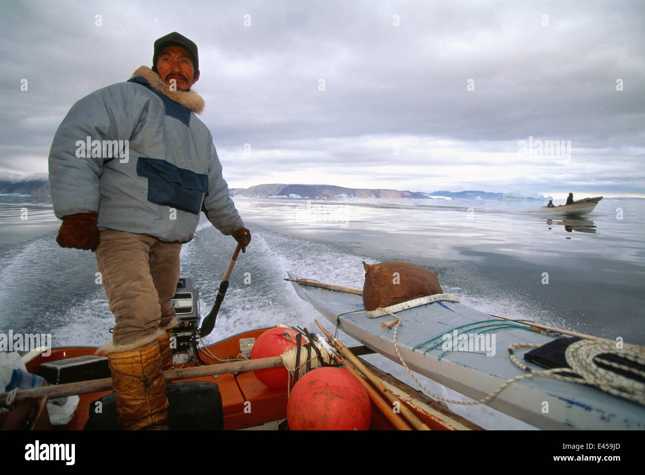 Inuit narwhal hunter Banque de photographies et d’images à haute ...