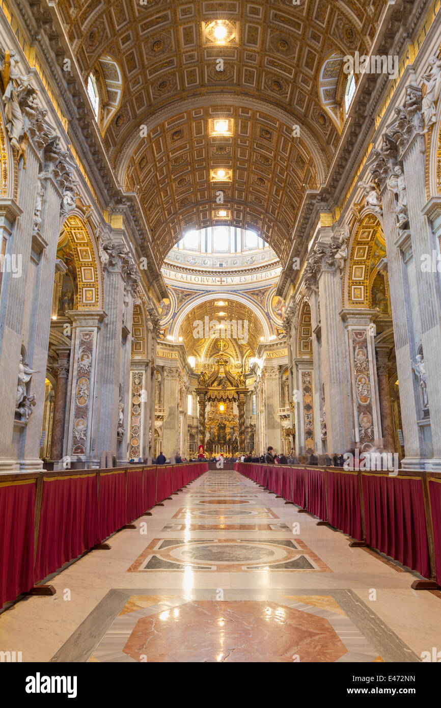 Intérieur de la basilique Saint-Pierre, Vatican, Rome, Italie Photo ...