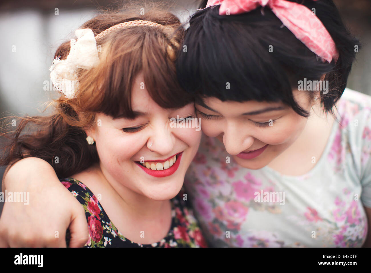 2 amis Banque de photographies et d’images à haute résolution - Alamy