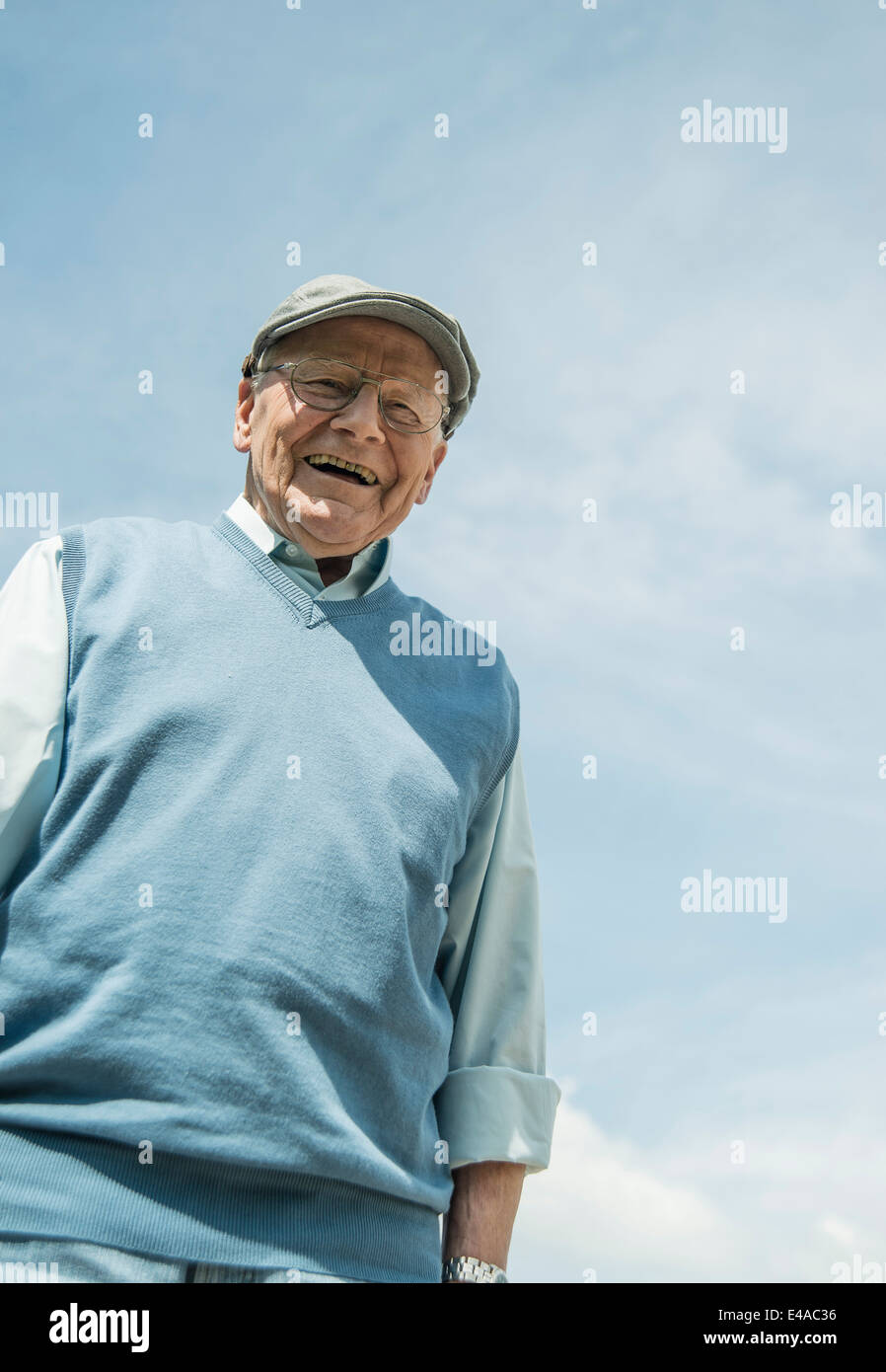 Old man wearing cap Banque de photographies et d’images à haute ...