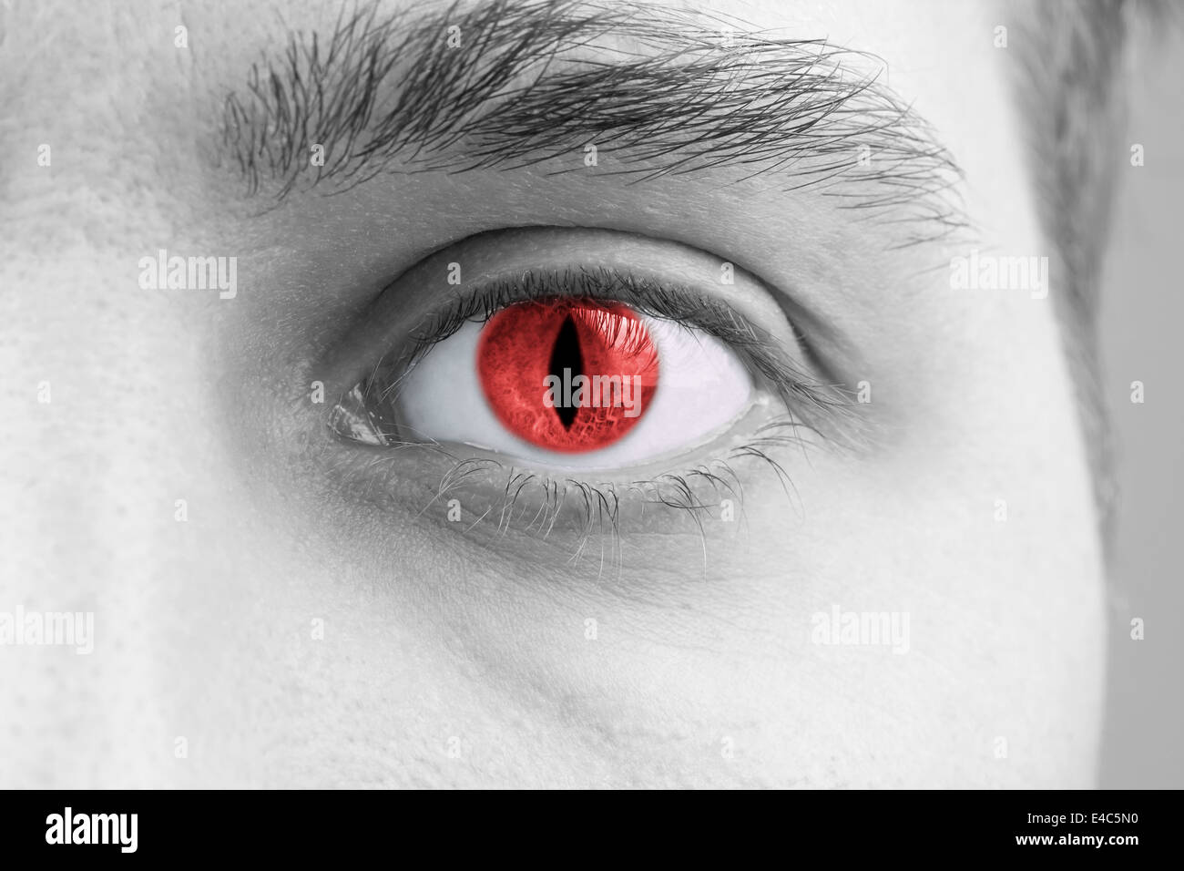 Yeux rouges pupille noire Banque de photographies et d’images à haute ...