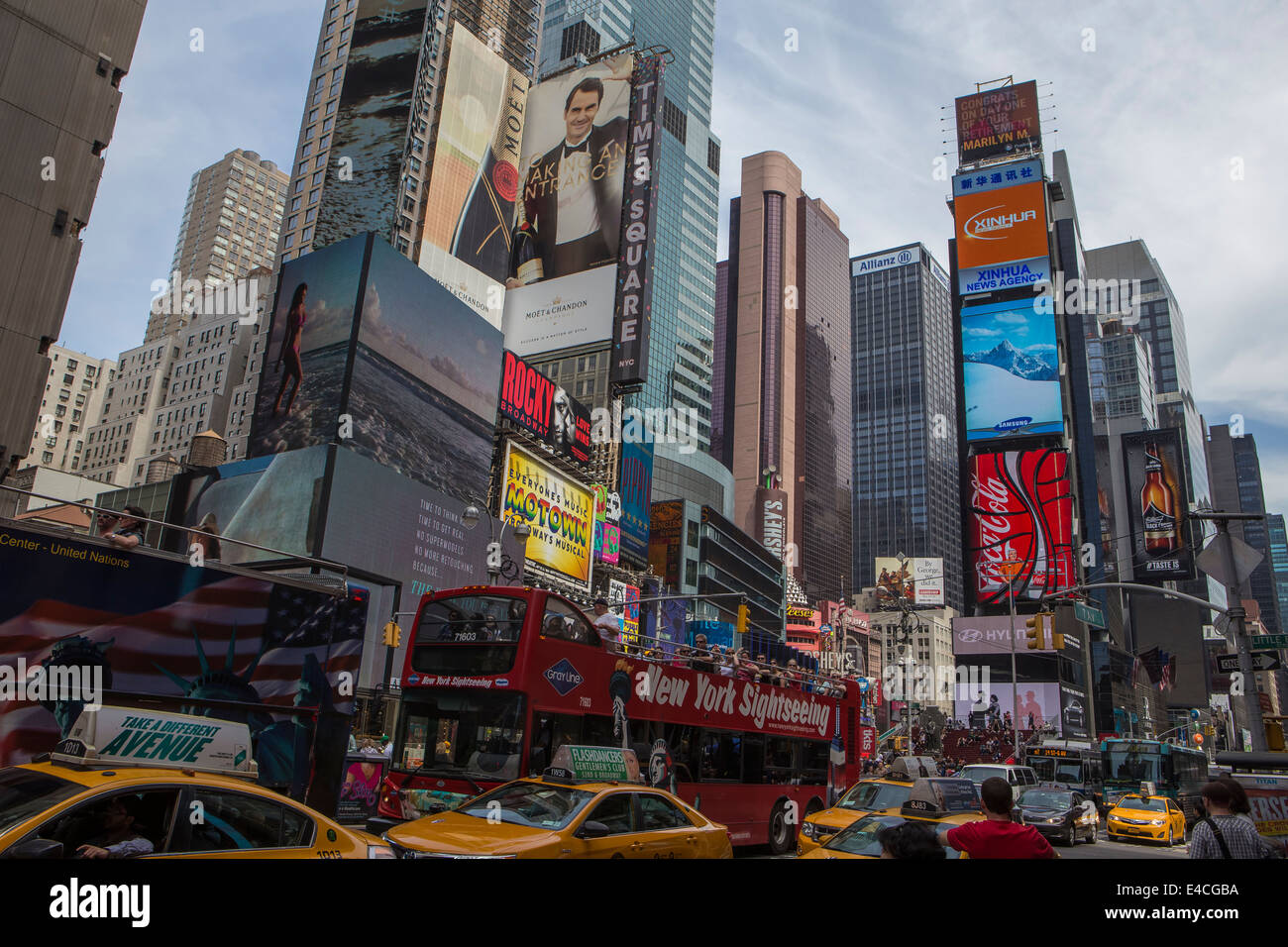 Times square advertising advertisement Banque de photographies et d ...