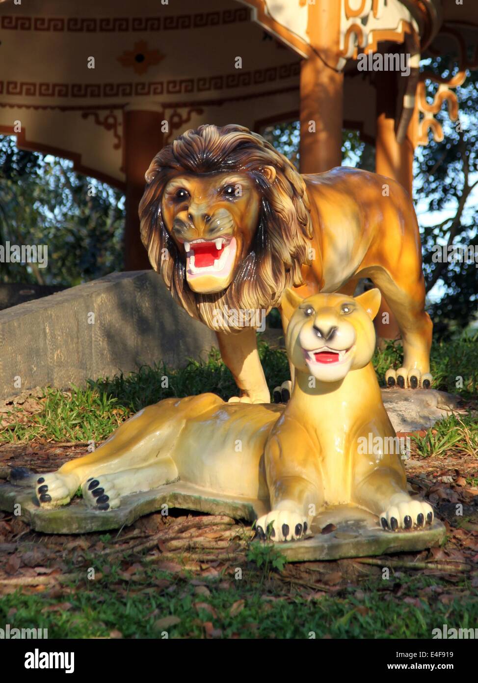 Statue Lion Lionne Funny Fail Fun Park Bad bizarre Photo Stock - Alamy