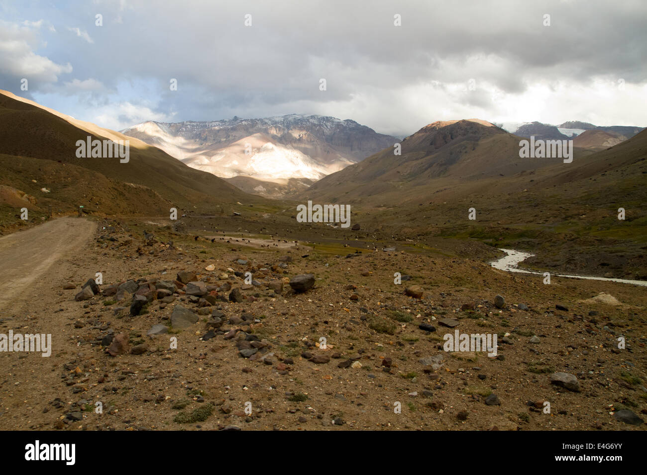Cajon del Maipo y Embalse El Yeso réservoir, Andes, Chili Photo Stock ...
