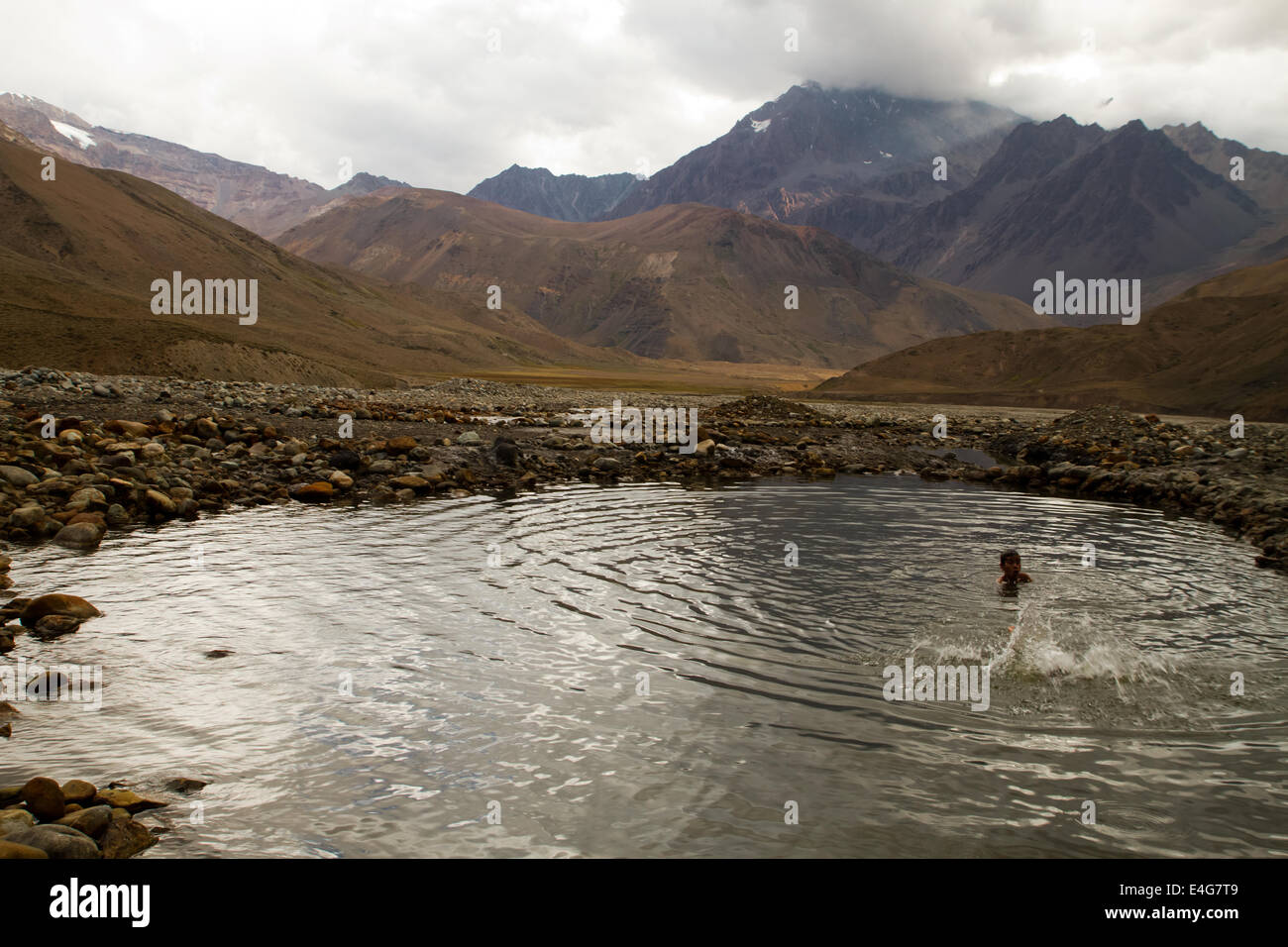 Cajon del Maipo y Embalse El Yeso réservoir, Andes, Chili Photo Stock ...