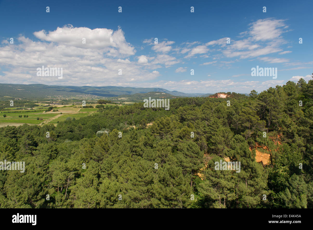 Luberon mountains Banque de photographies et d’images à haute ...