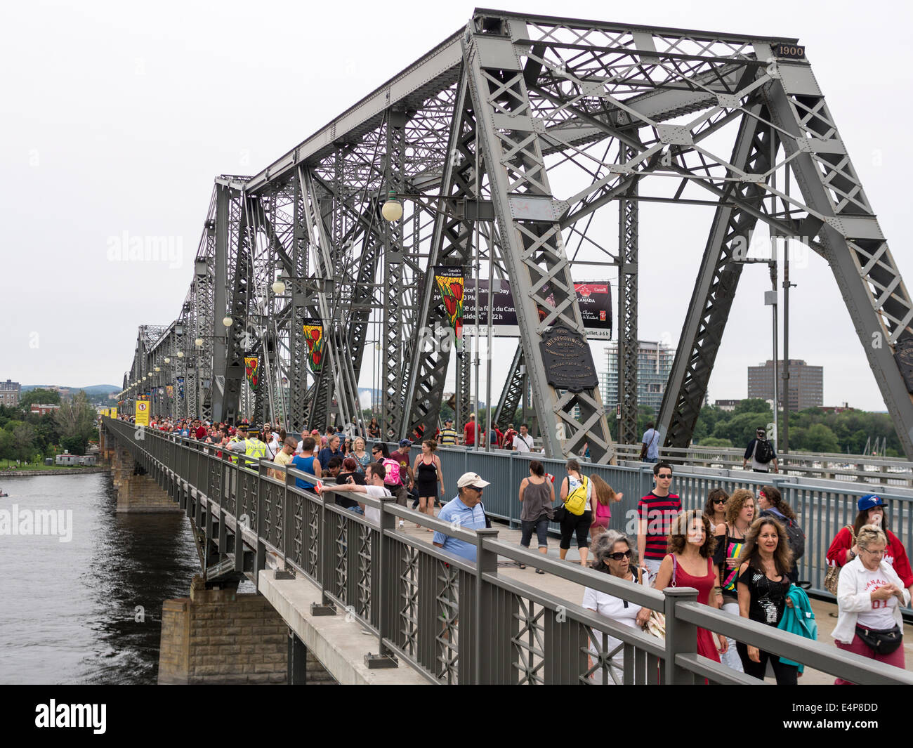 Pont en acier alexandra Banque de photographies et d’images à haute ...