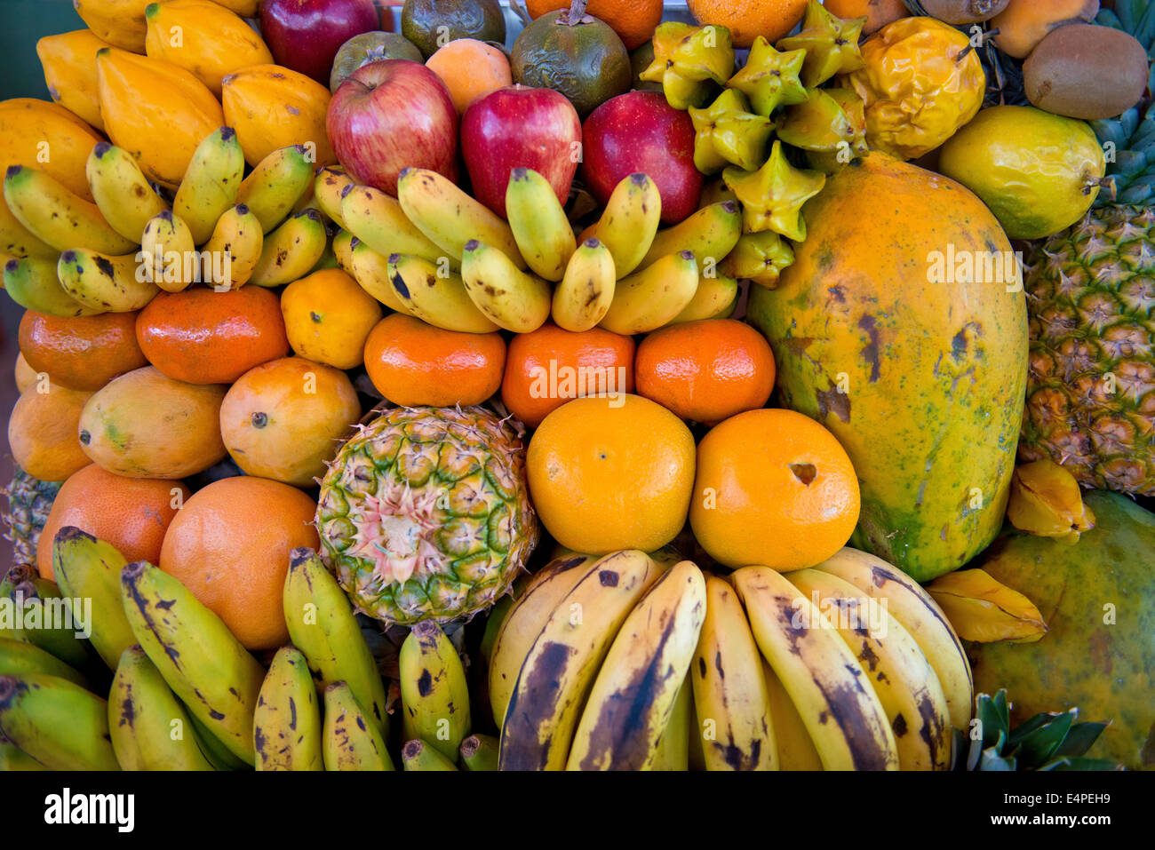 Divers fruits tropicaux, fruits à la vente, au Pérou Photo Stock - Alamy