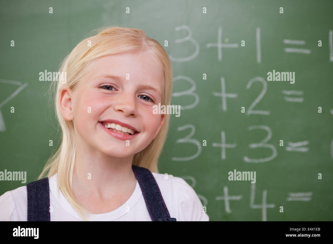 écolière blonde Banque de photographies et d’images à haute résolution ...