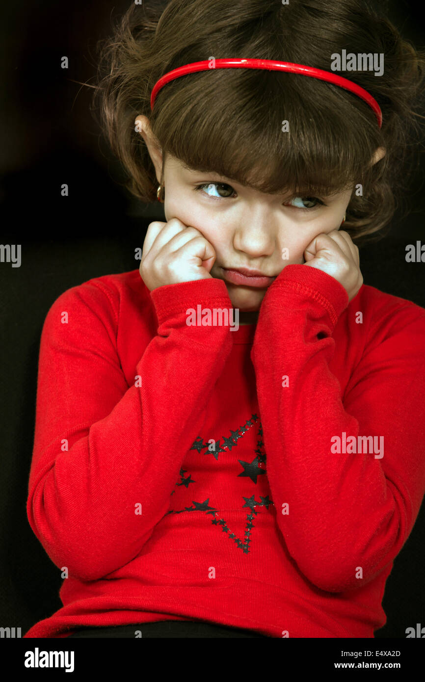 Fille fâchée Banque de photographies et d’images à haute résolution - Alamy