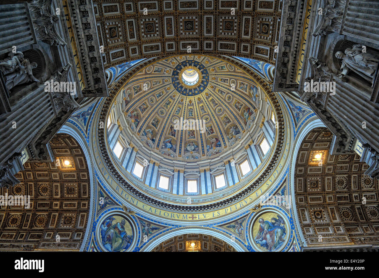Toit de la Basilique Saint-Pierre, l'Église. Musée du Vatican Photo ...