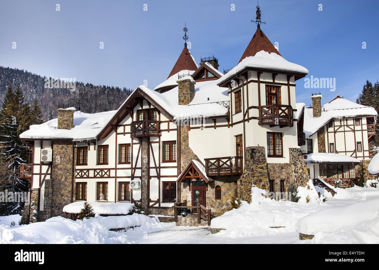 Village dans les carpates Banque de photographies et d’images à haute ...