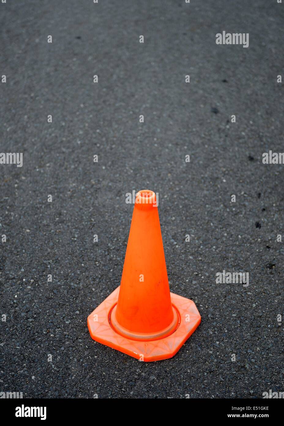 Safety cone Banque de photographies et d’images à haute résolution - Alamy