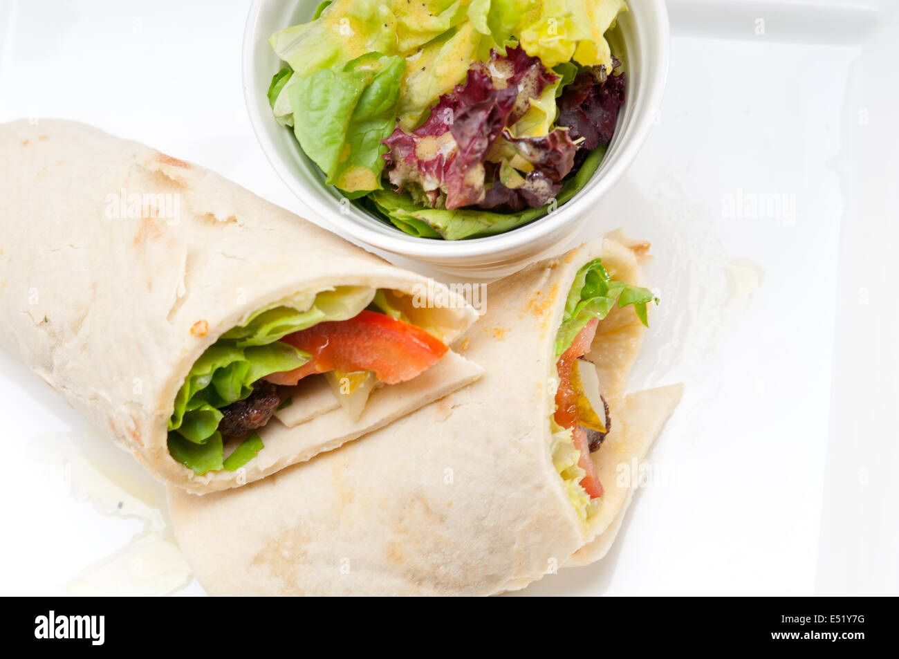 Assiette de shawarma au poulet Banque de photographies et d’images à ...