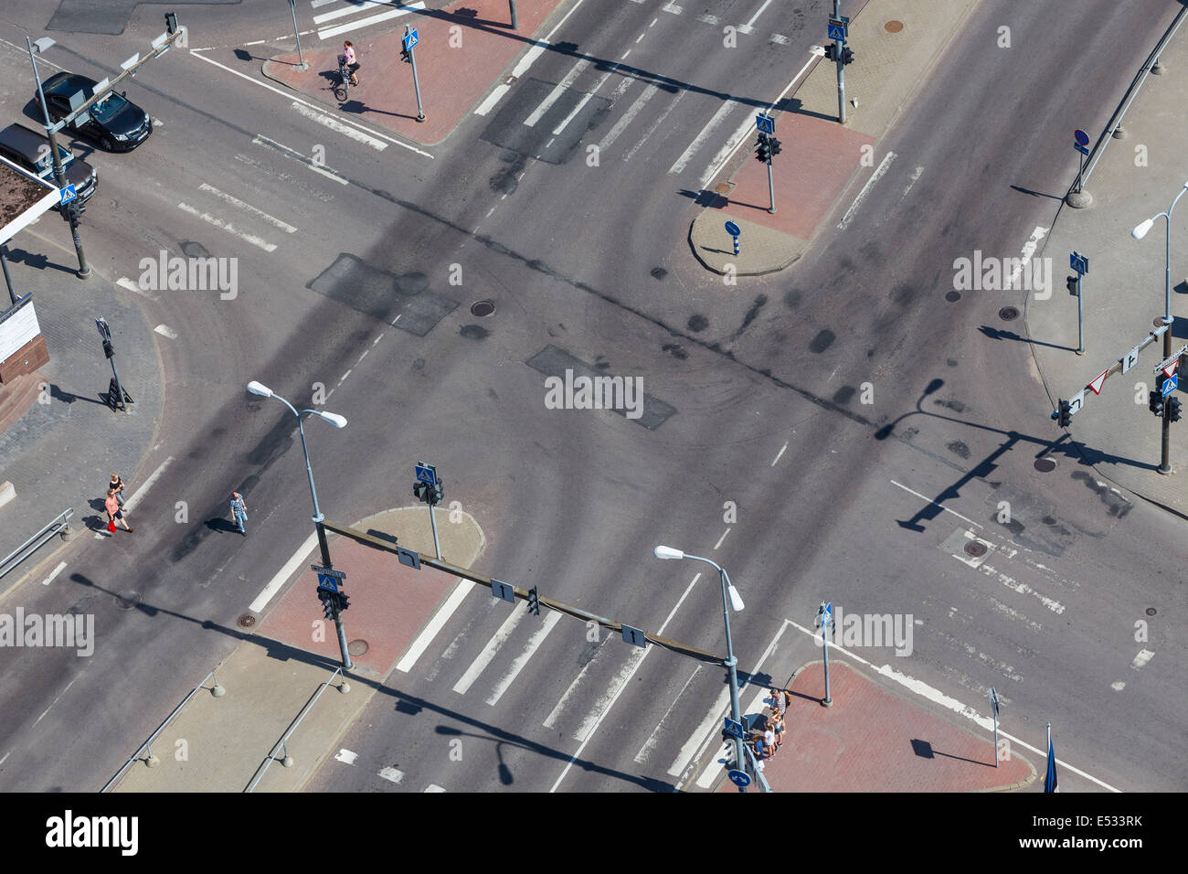 Empty traffic intersection traffic lights Banque de photographies et d ...