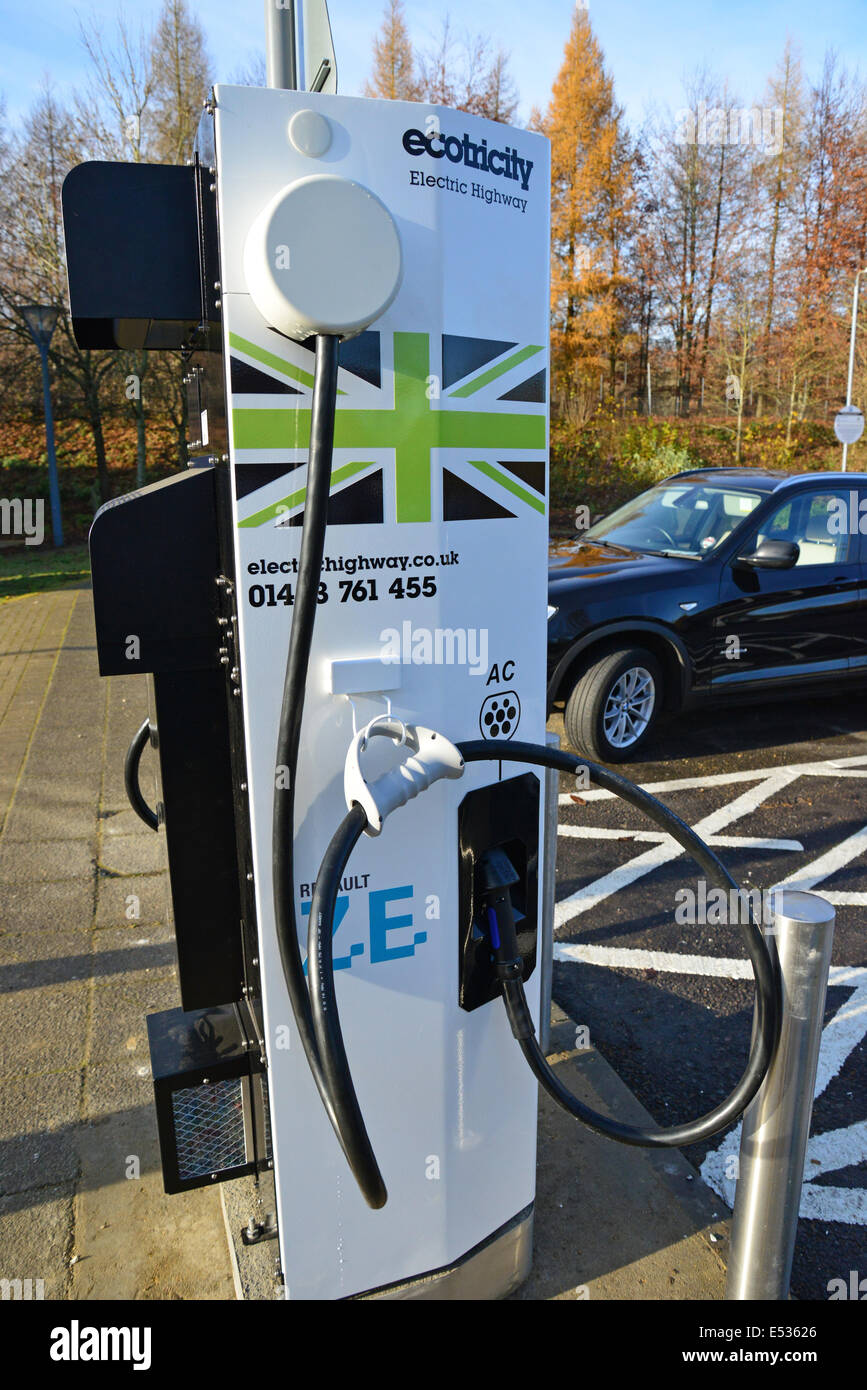 Motorway service station cobham Banque de photographies et d’images à ...